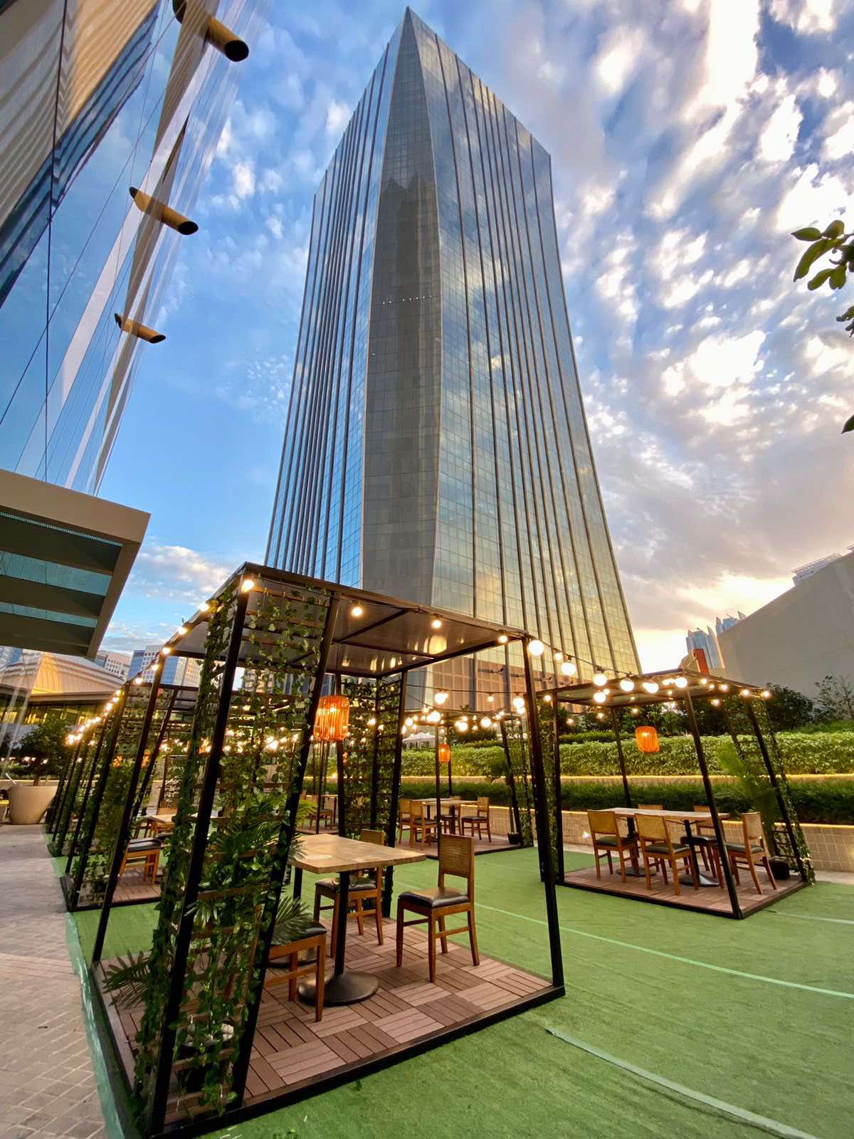 LOLA Cafe: Store Locations – Online